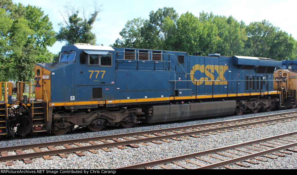 CSXT 777 on Q300-16
